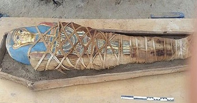 Xác ướp Ai Cập đeo mặt nạ nguyên vẹn sau hơn 1.600 năm - KhoaHoc.tv